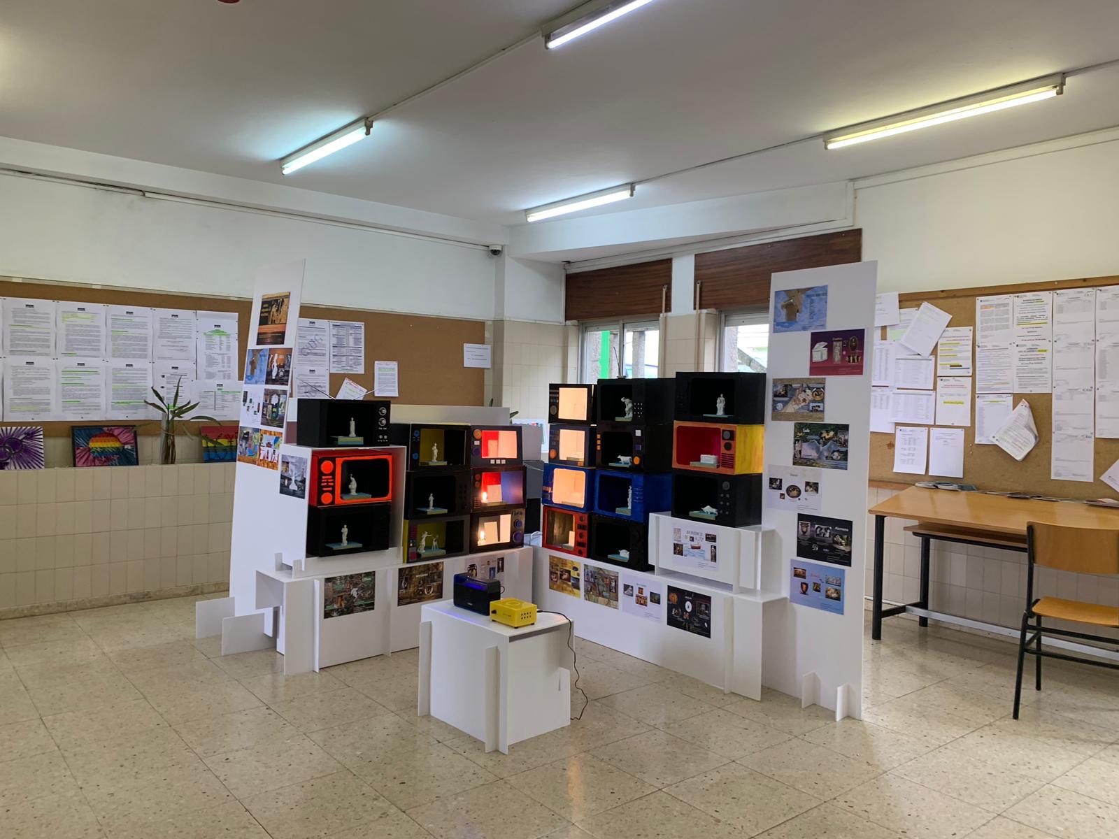 Museum in a Box – A small, friendly device you put museum objects on to ...